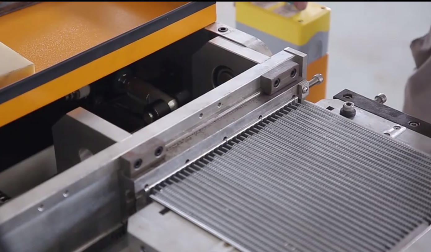 Aluminum Radiator Core Assembly Machine for Excavator Truck Auto Water ...